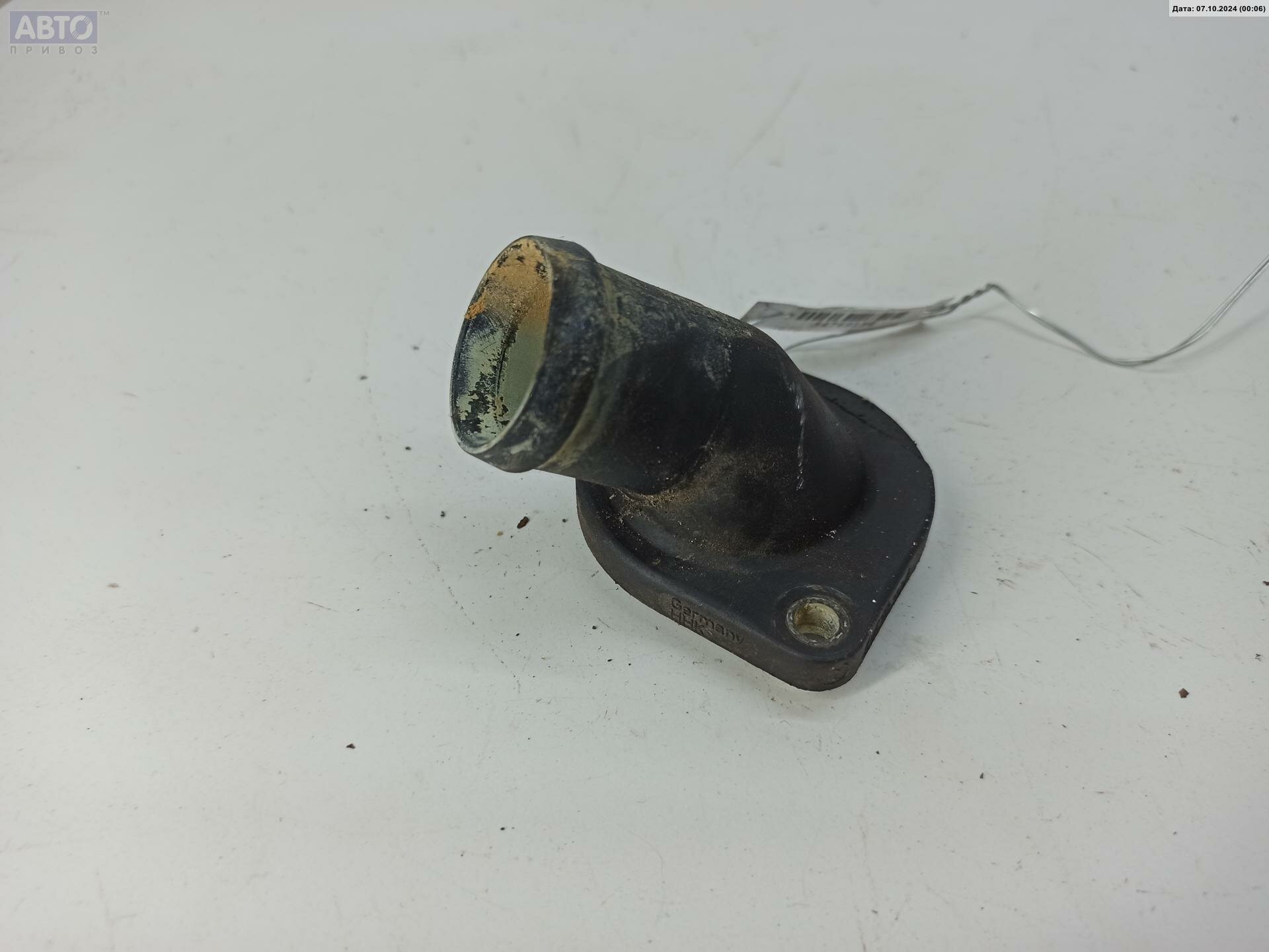 Фланец (тройник) системы охлаждения Audi 80 B4 (1991-1996)