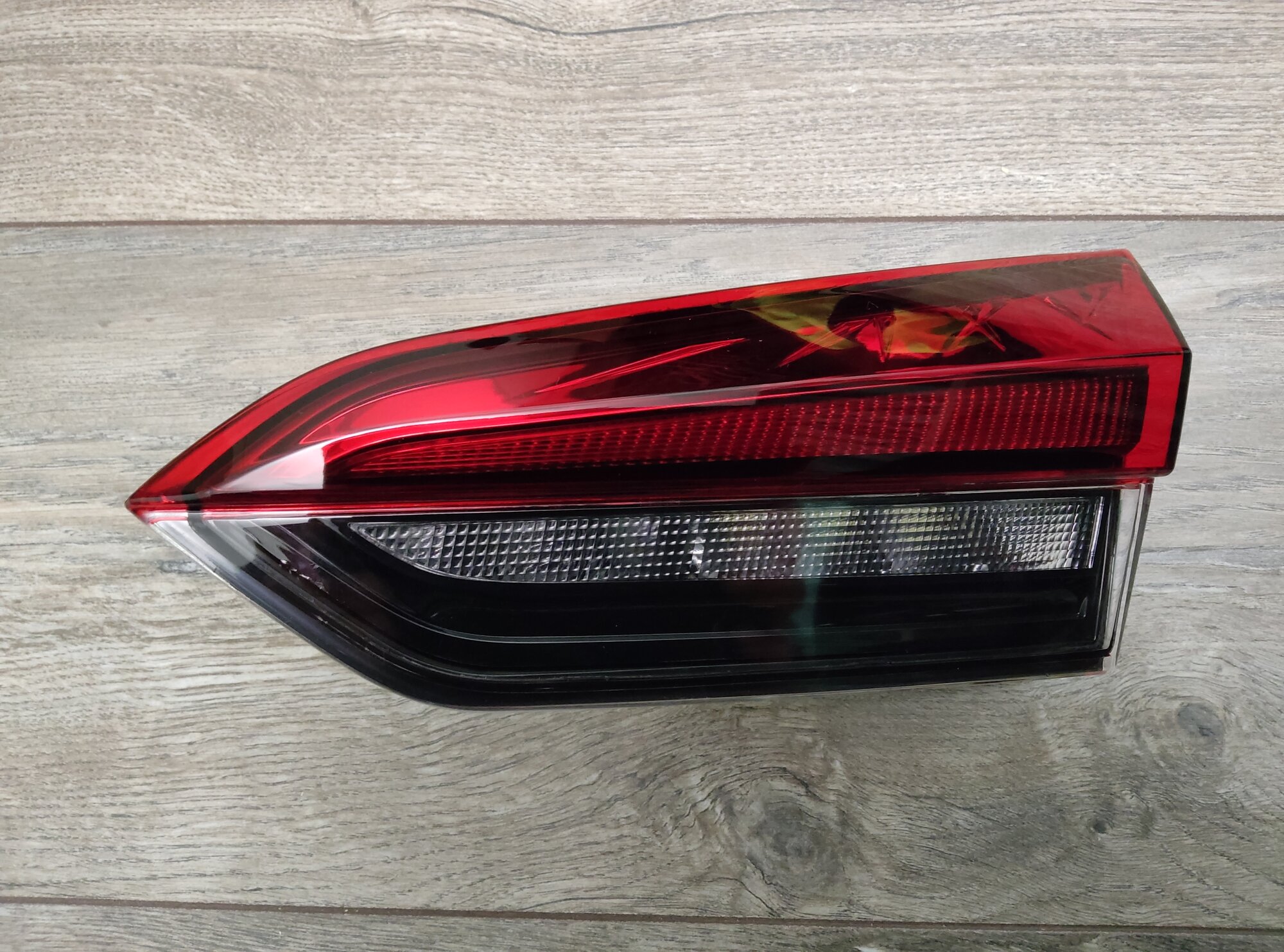 Фонарь правый в багажник Шкода Рапид 20г,21г,22г,23г, 24г. Skoda Rapid