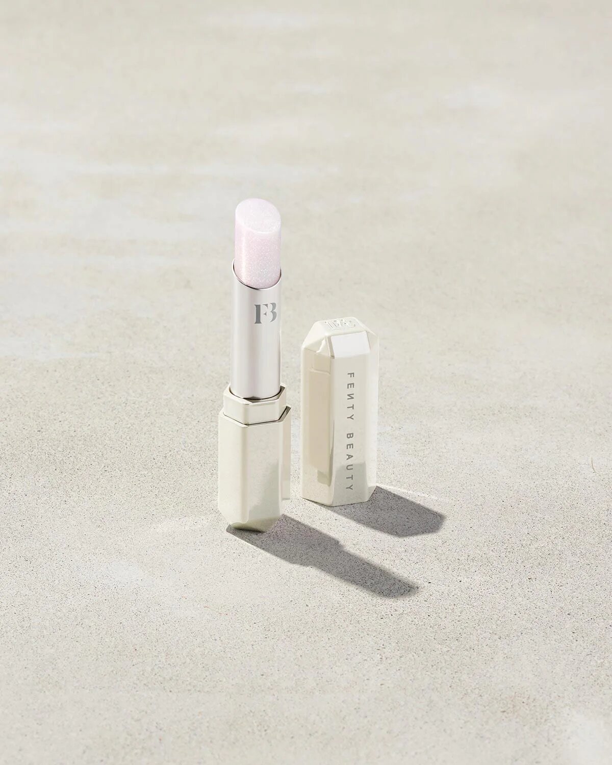 Fenty Beauty Прозрачная блестящая губная помада Slip Shine 2,8г, QUARTZ CANDY