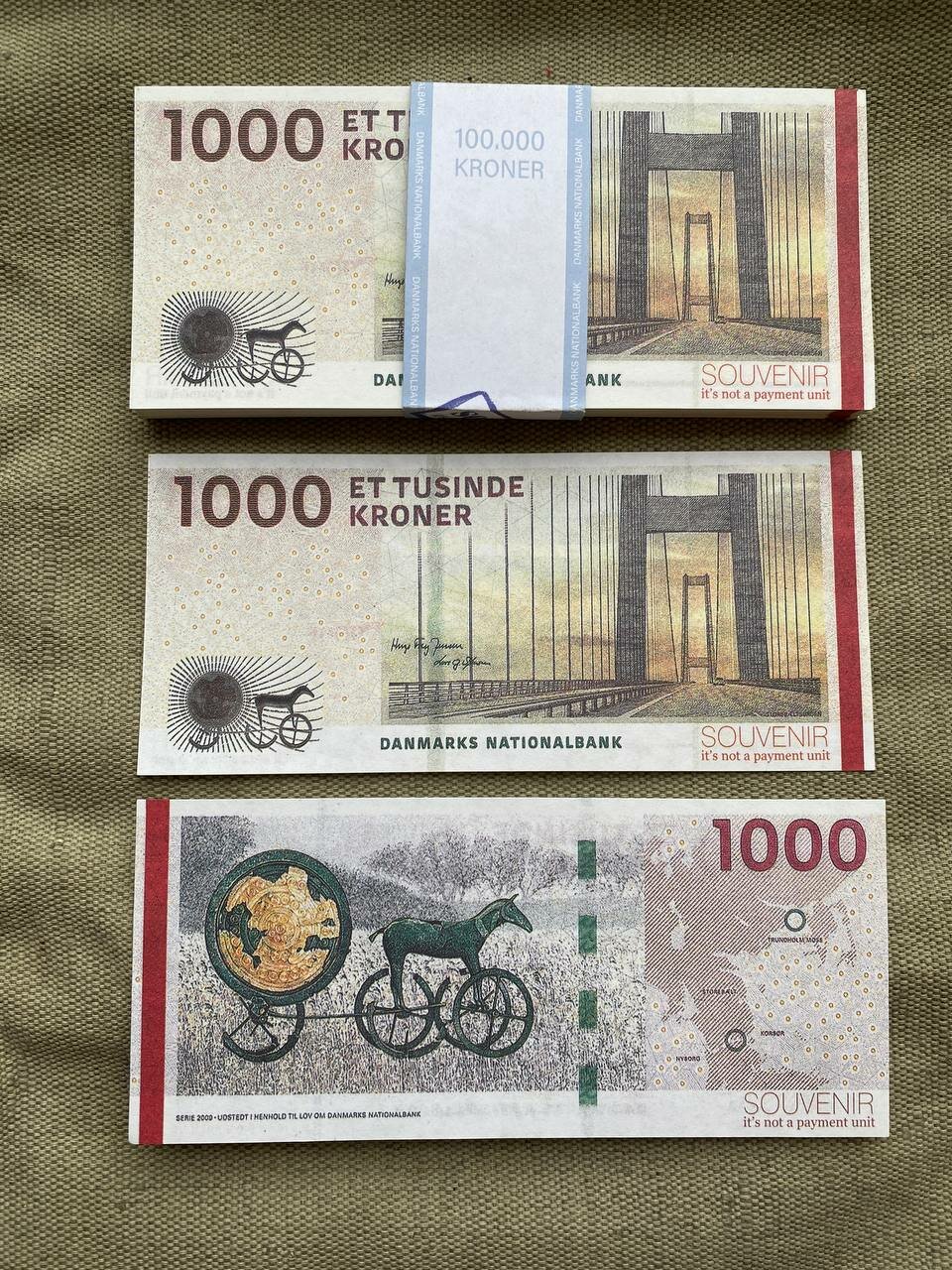 Пачка сувенирных денег 1000 крон (Дания), 90 купюр (билеты банка приколов, бутафорские пачки)