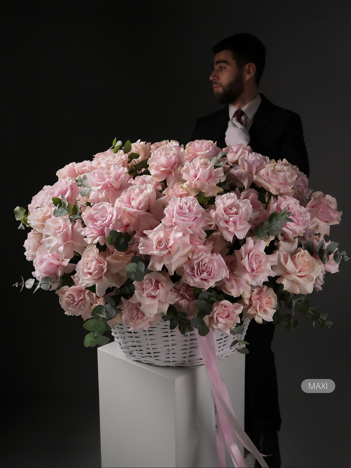 Букет AGENT FLOWERS Pink Mondial, розы, в корзине, 51 цветок, высота 50 см, розовый