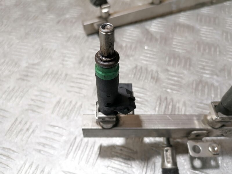 Форсунка двигателя BMW 7 2001-2008 13647525721