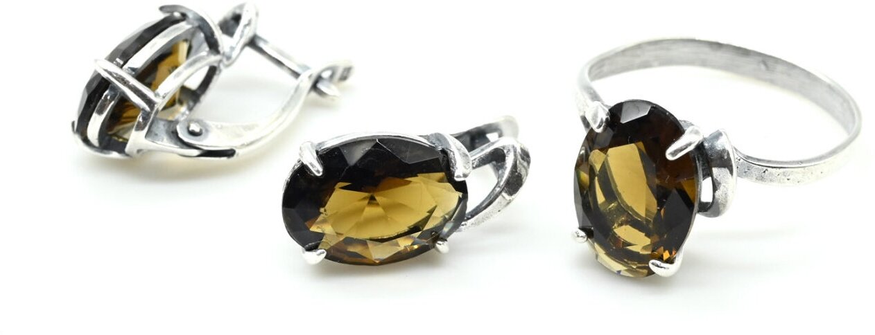 Комплект бижутерии: серьги, кольцо, циркон