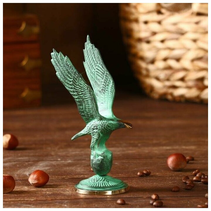 Сувенир 'Степной орёл' латунь 5,5х5,5х15 см