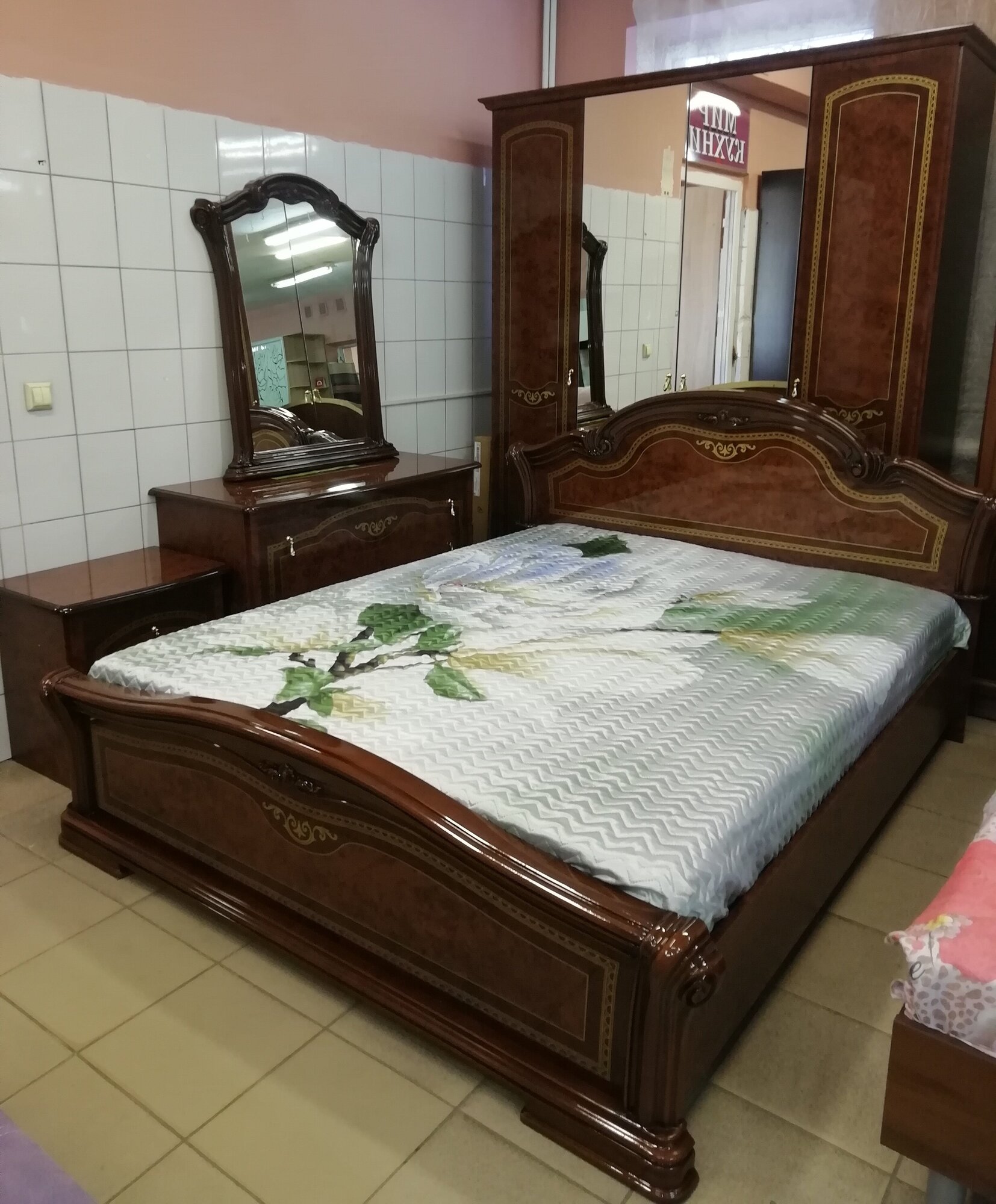 Шкаф Ирина четырехдверный, цвет орех глянец, фабрики Диа Мебель, Россия