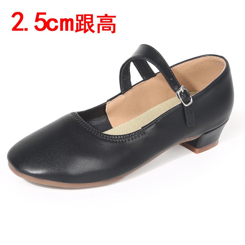 Спортивные туфли