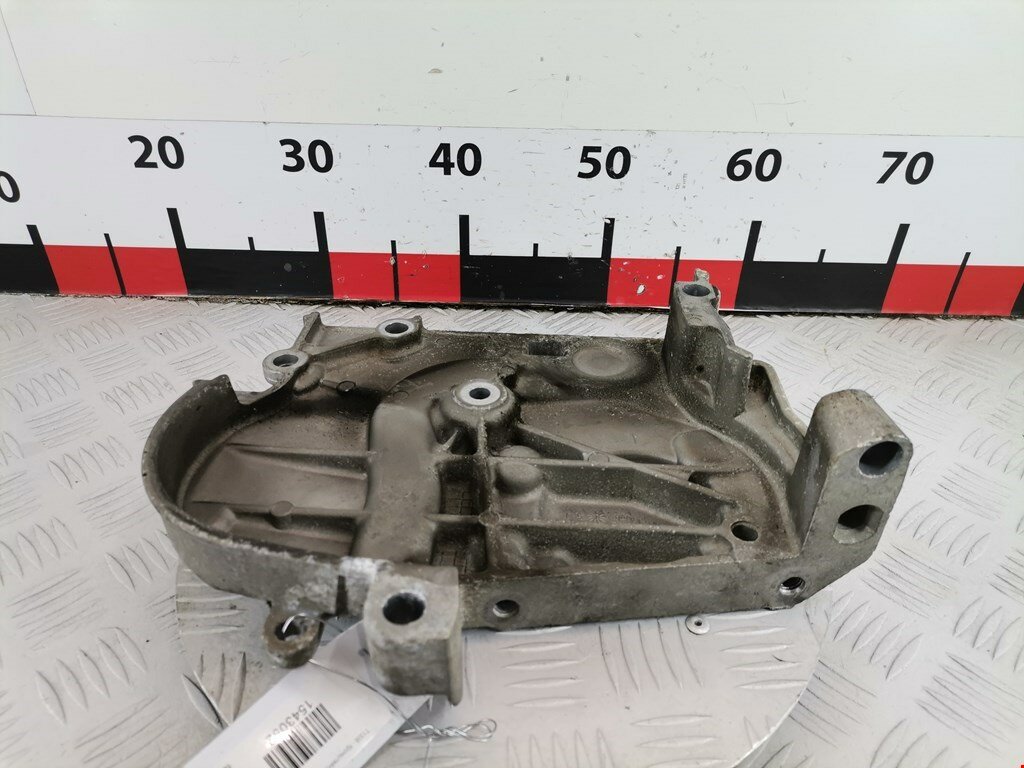 Крышка двигателя передняя Renault Megane 1 8200027196 арт. 1543052