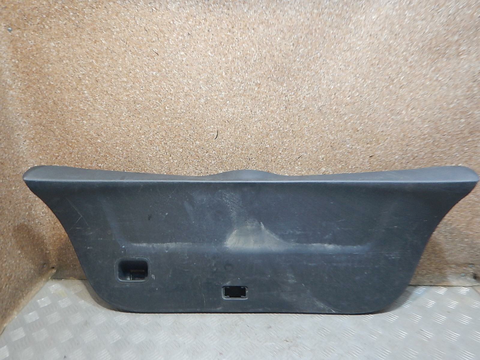 Б/У Обшивка двери багажника, Toyota (Тойота)-YARIS (05-) TOYOTA YARIS (05-) Царапины. 459654 TOYOTA арт. 677500D030