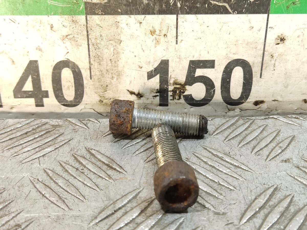 Болт крепления суппорта переднего OPEL Vectra B 90348294