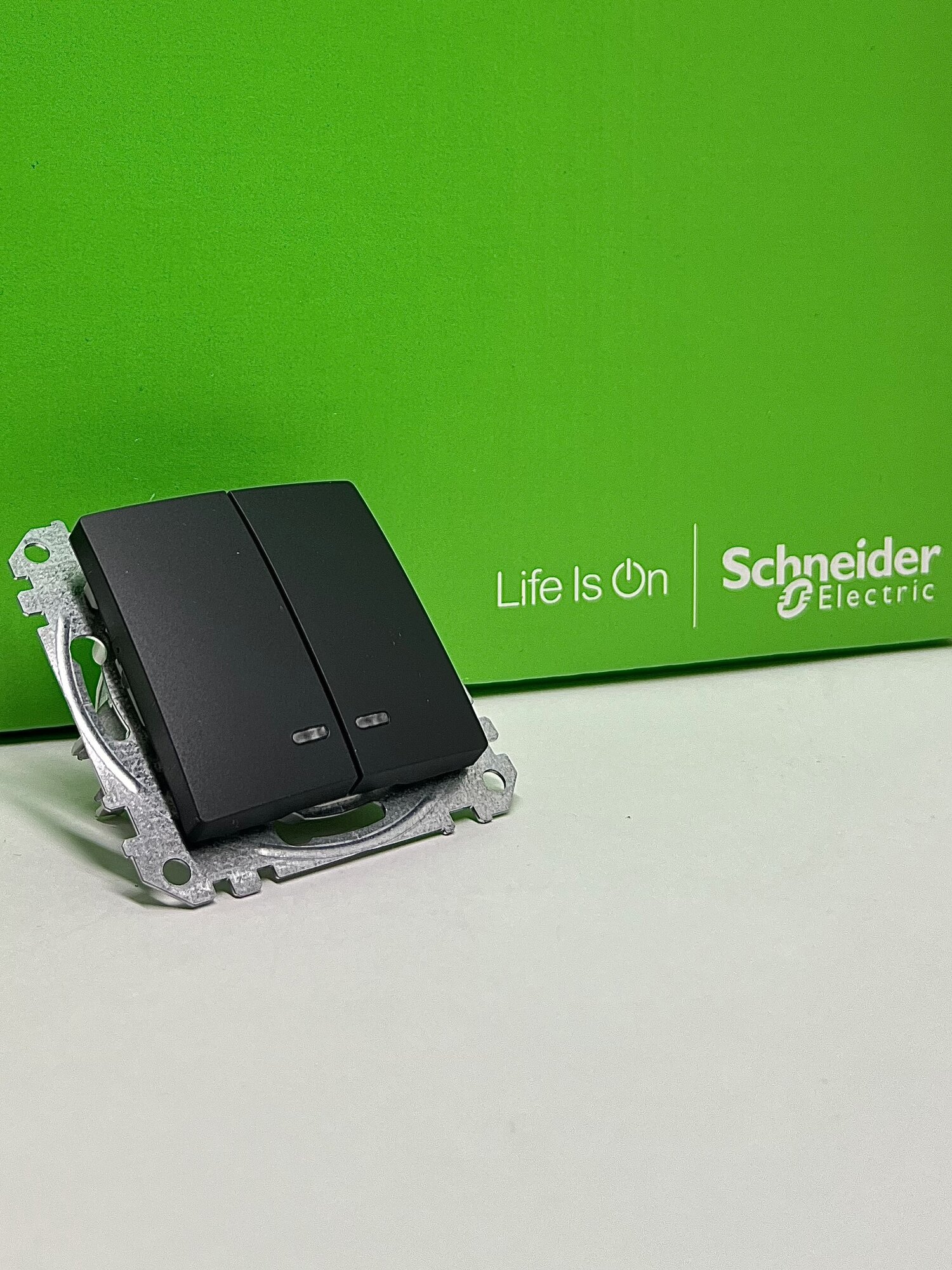 Выключатель 2-клавишный с синей подсветкой, схема 5а 10АХ Schneider Electric Sedna Design, антрацит SDD114105L