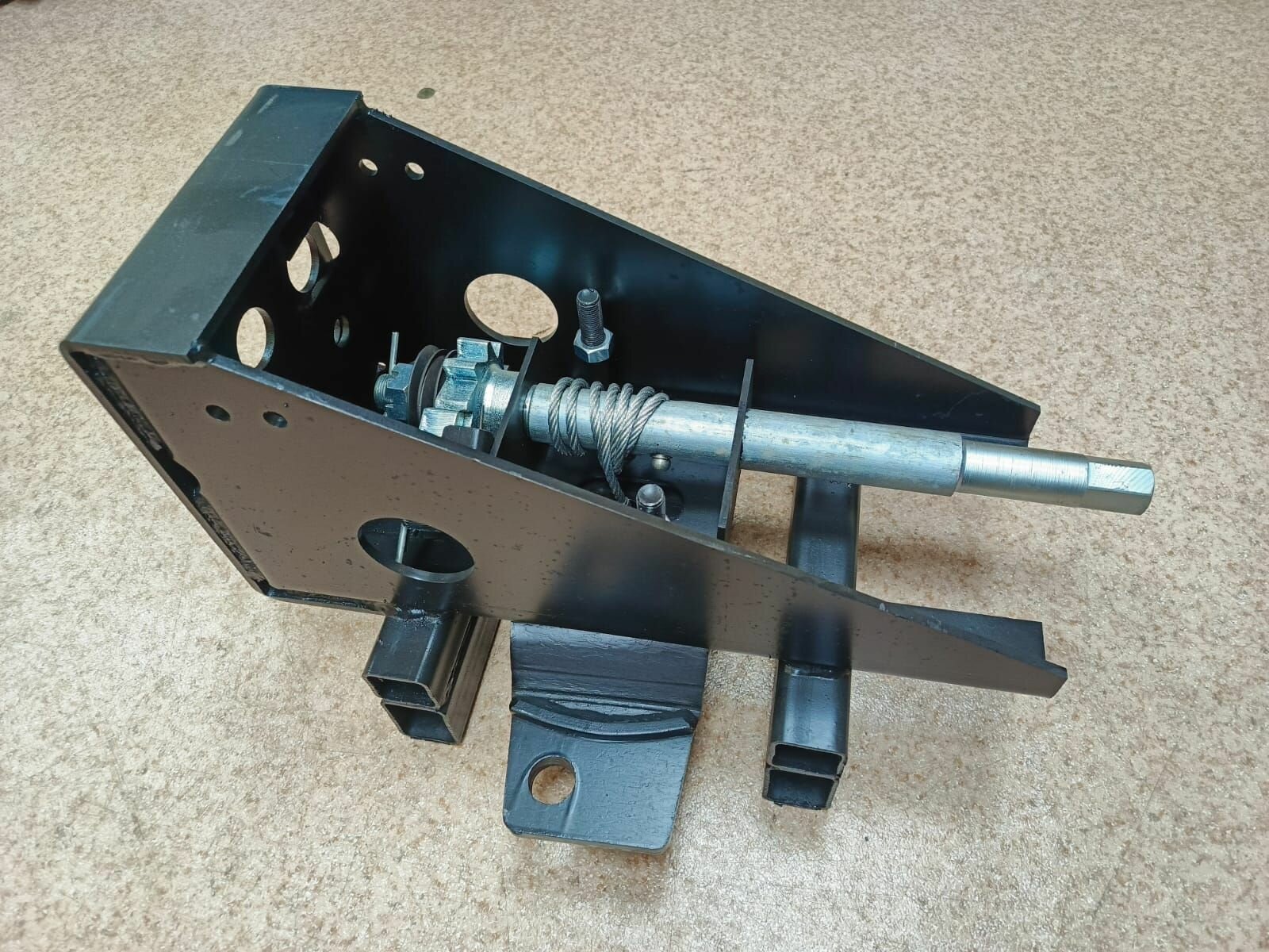 Держатель запасного колеса н/о (ДЗК) с планкой