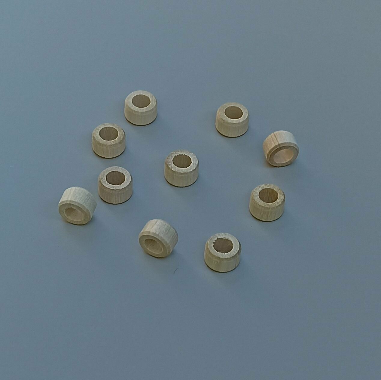 Деревянные рамные пробки диаметр 11 мм длина 7 мм сквозное отверстие 6,35 мм, граб, MEYNE Germany, для ремонта пианино и роялей