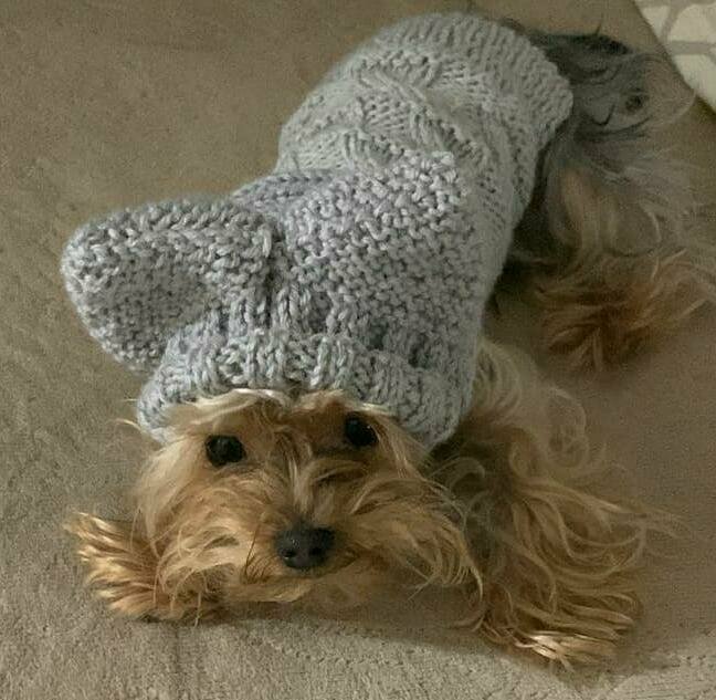 Вязаный комплект из гипоаллергенной пряжи. Ручная работа. Шапочка + жилетка.