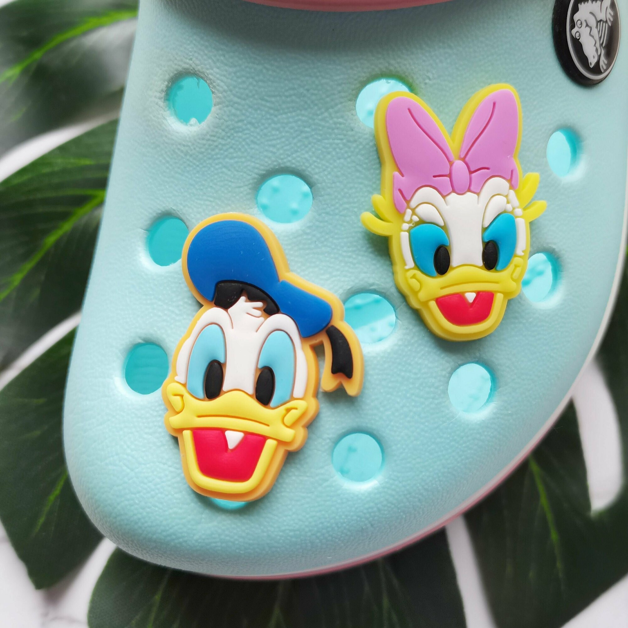 Джибитсы Donald Duck на Crocs