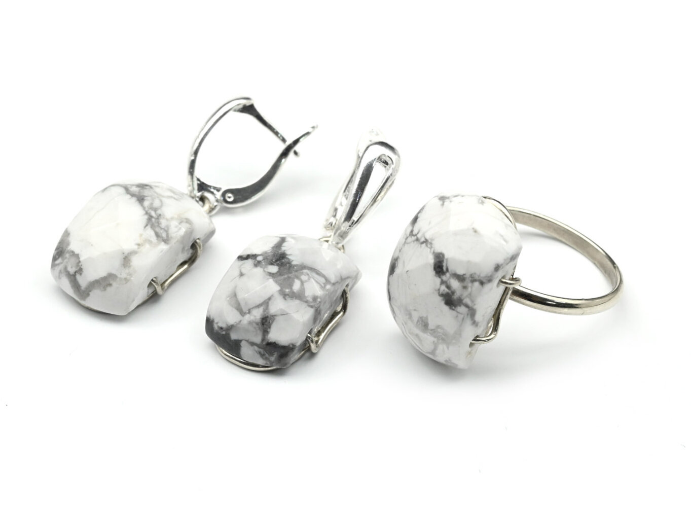 Комплект бижутерии: кольцо, серьги, гелиотроп, яшма