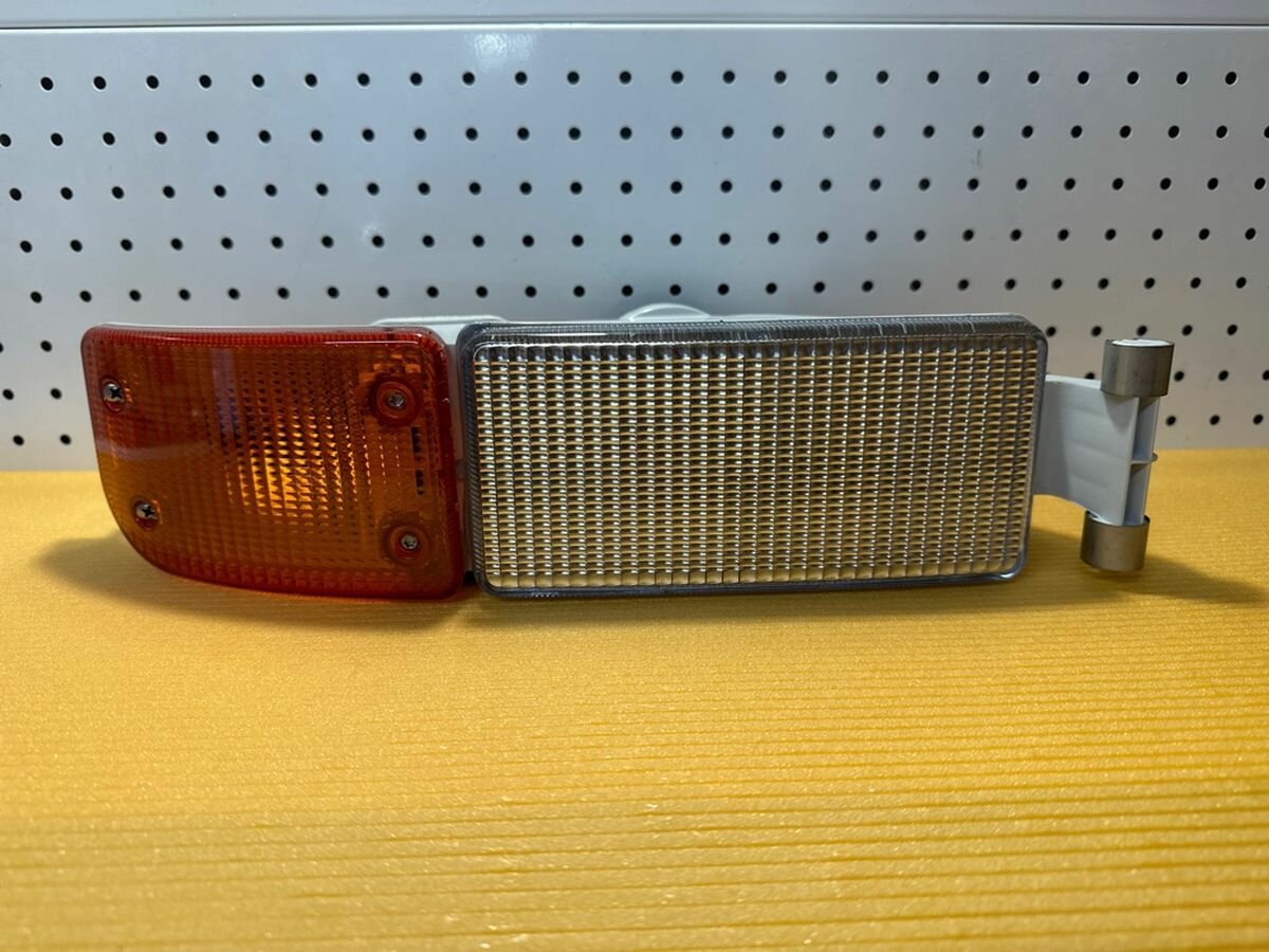 Фара противотуманная правая (фальшфара) с поворотником MAN