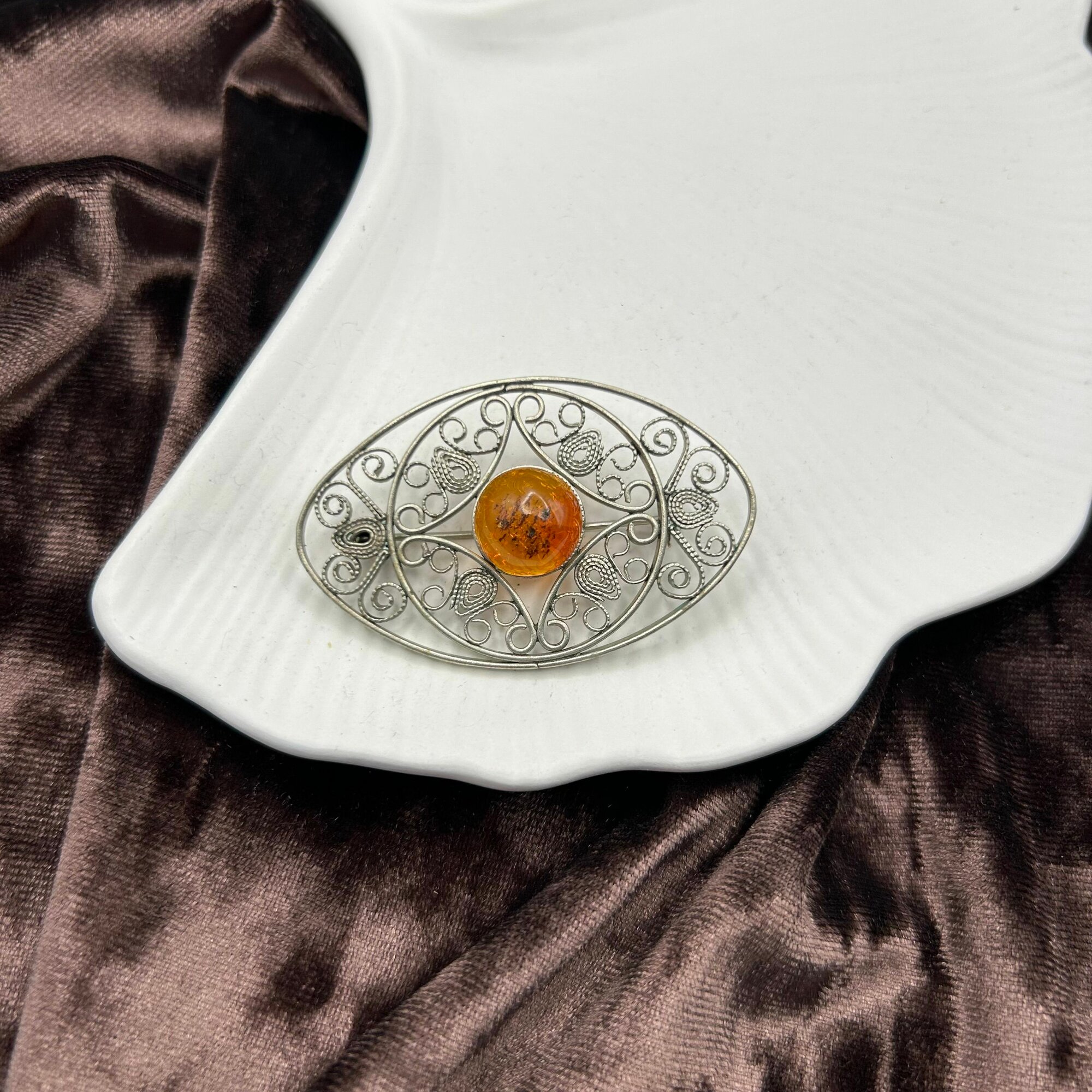 Советская винтажная брошь, серебрение, натуральный янтарь, скань, филигрань