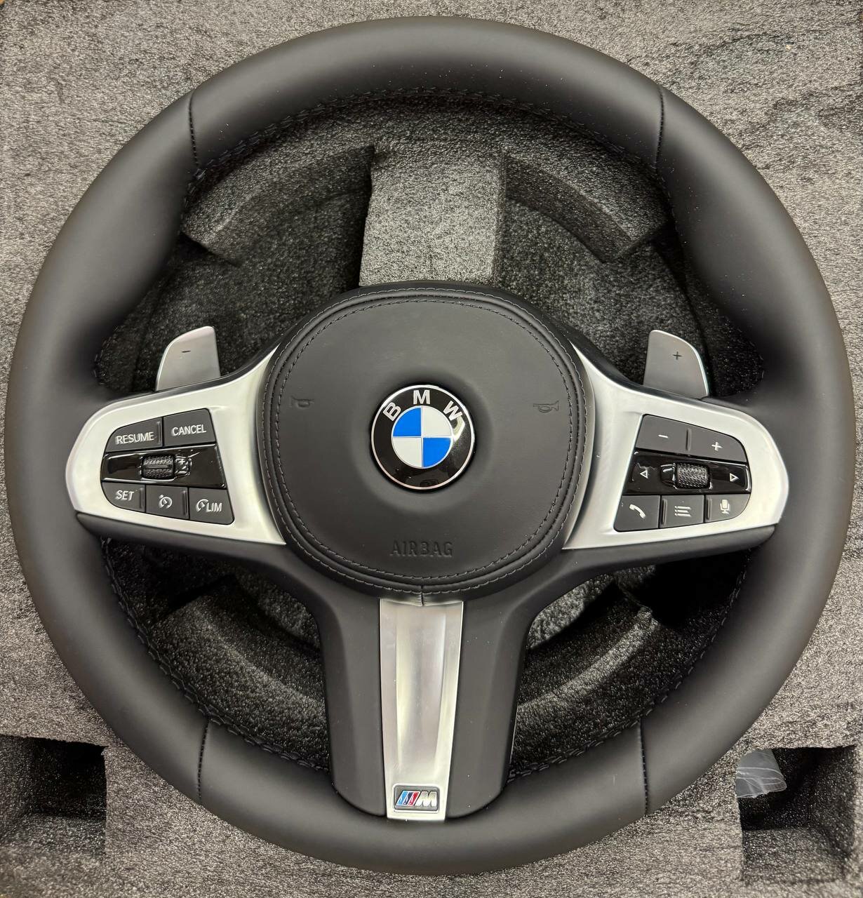 Руль BMW M F30 F20 F25 Стиль G серия с подогревом Чёрная строчка