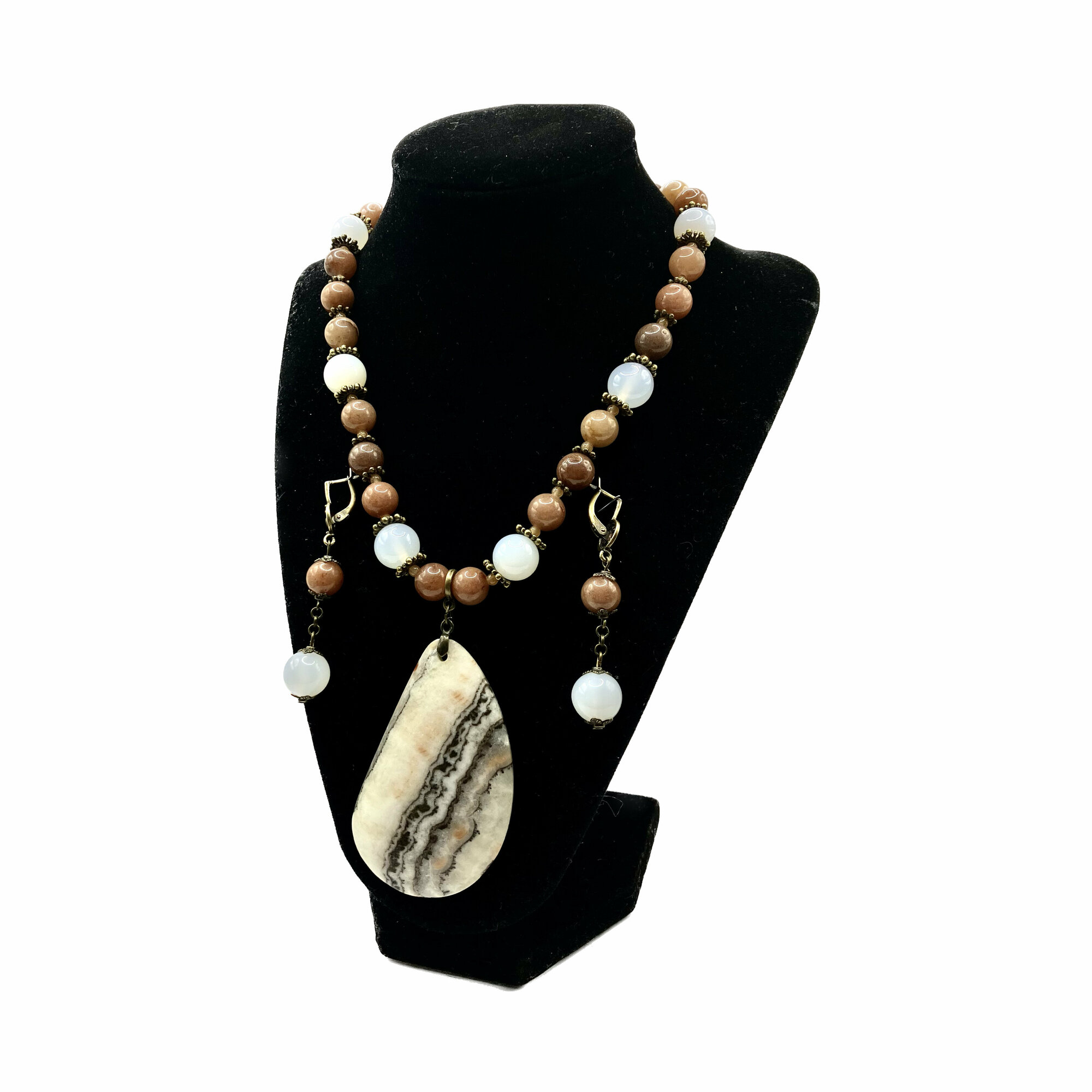 Комплект бижутерии: колье, серьги, авантюрин, агат