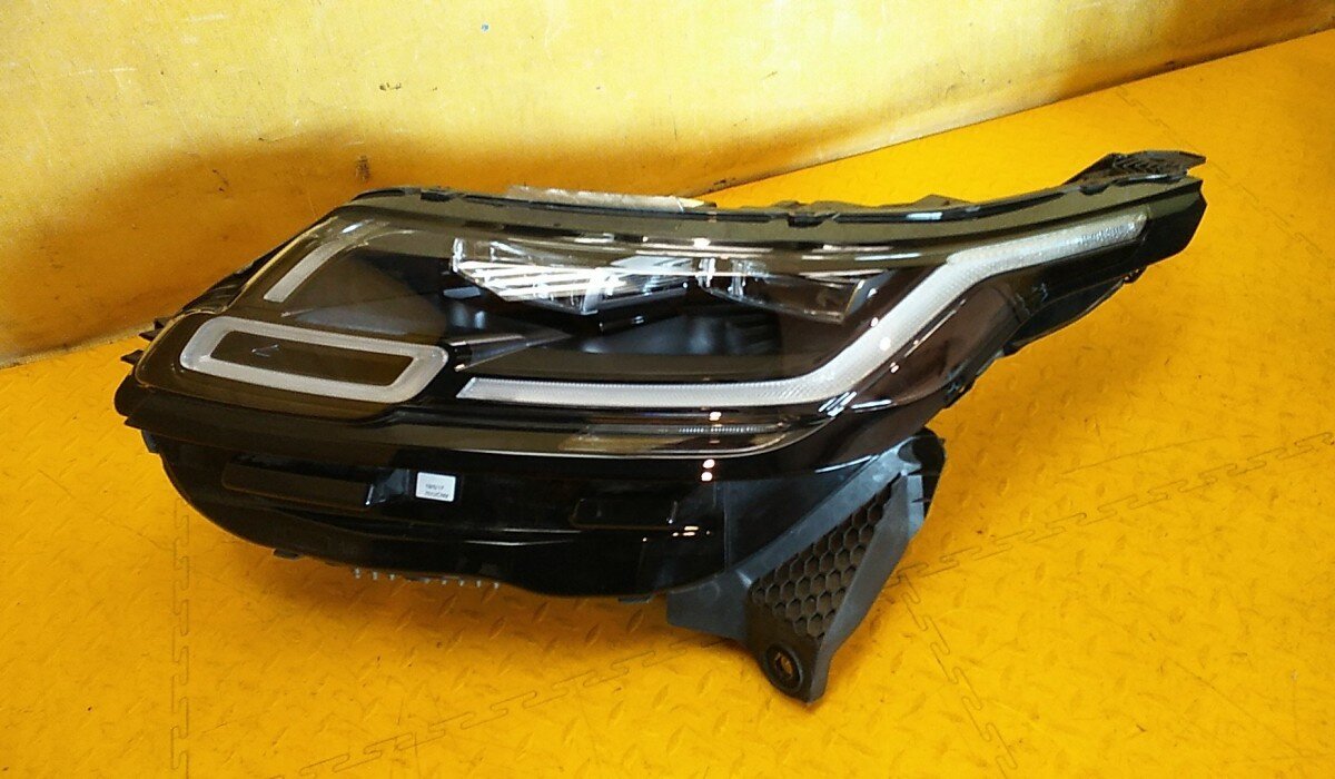 Фара левая Range Rover Velar Land Rover LR093395