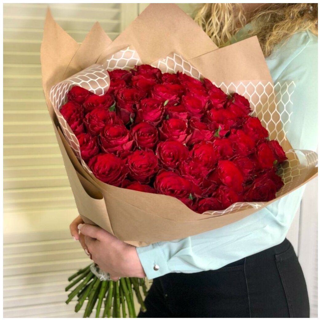 Букет из 39 красных роз 45 см, Эквадор в крафт упаковке от SkyFlora