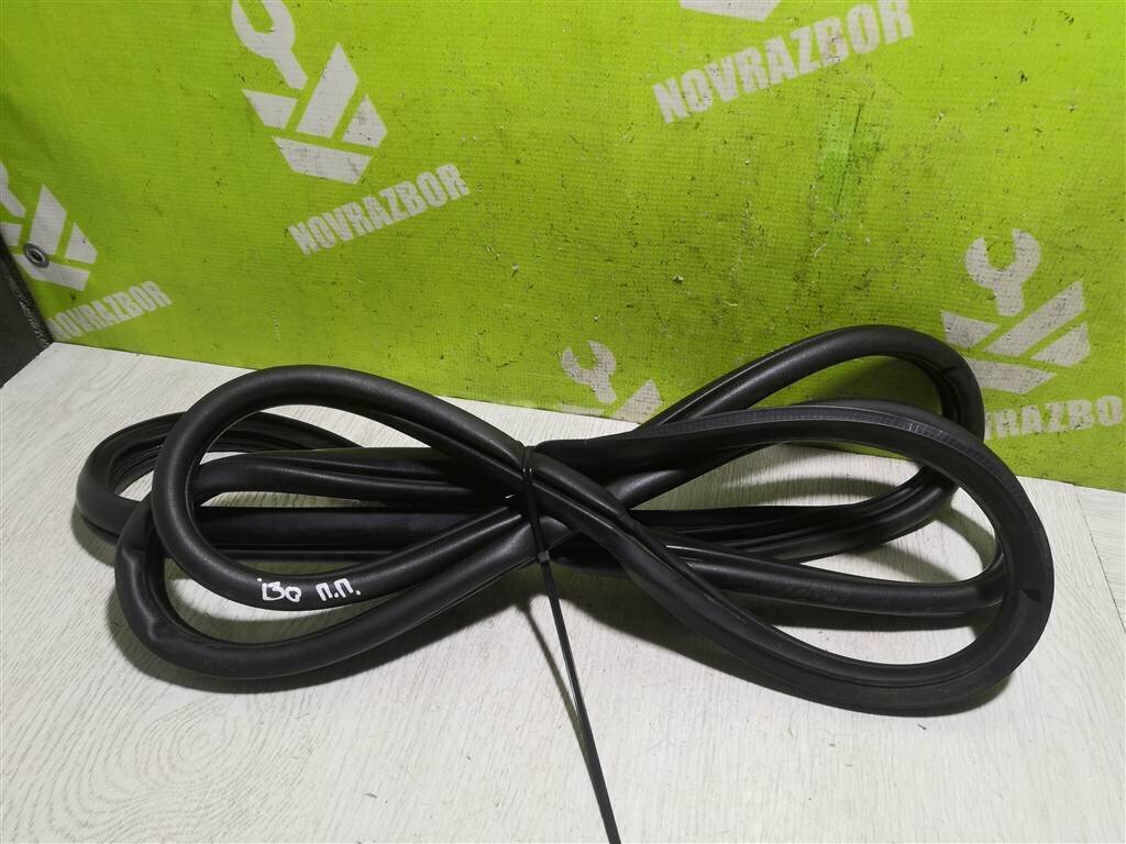 Уплотнитель двери Hyundai i30 12-17