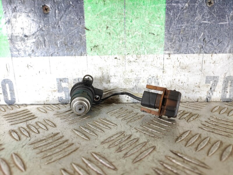 Форсунка двигателя VOLKSWAGEN Golf 3 030133025C