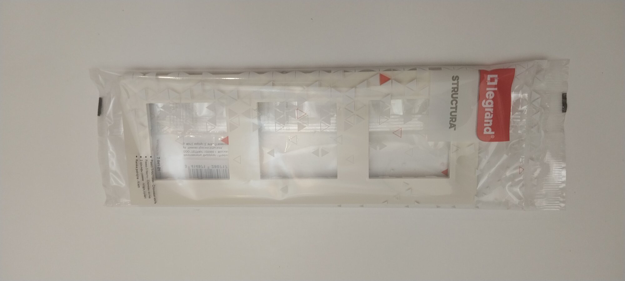 Рамка для розеток и выключателей Legrand Structura 3 поста, цвет слоновая кость