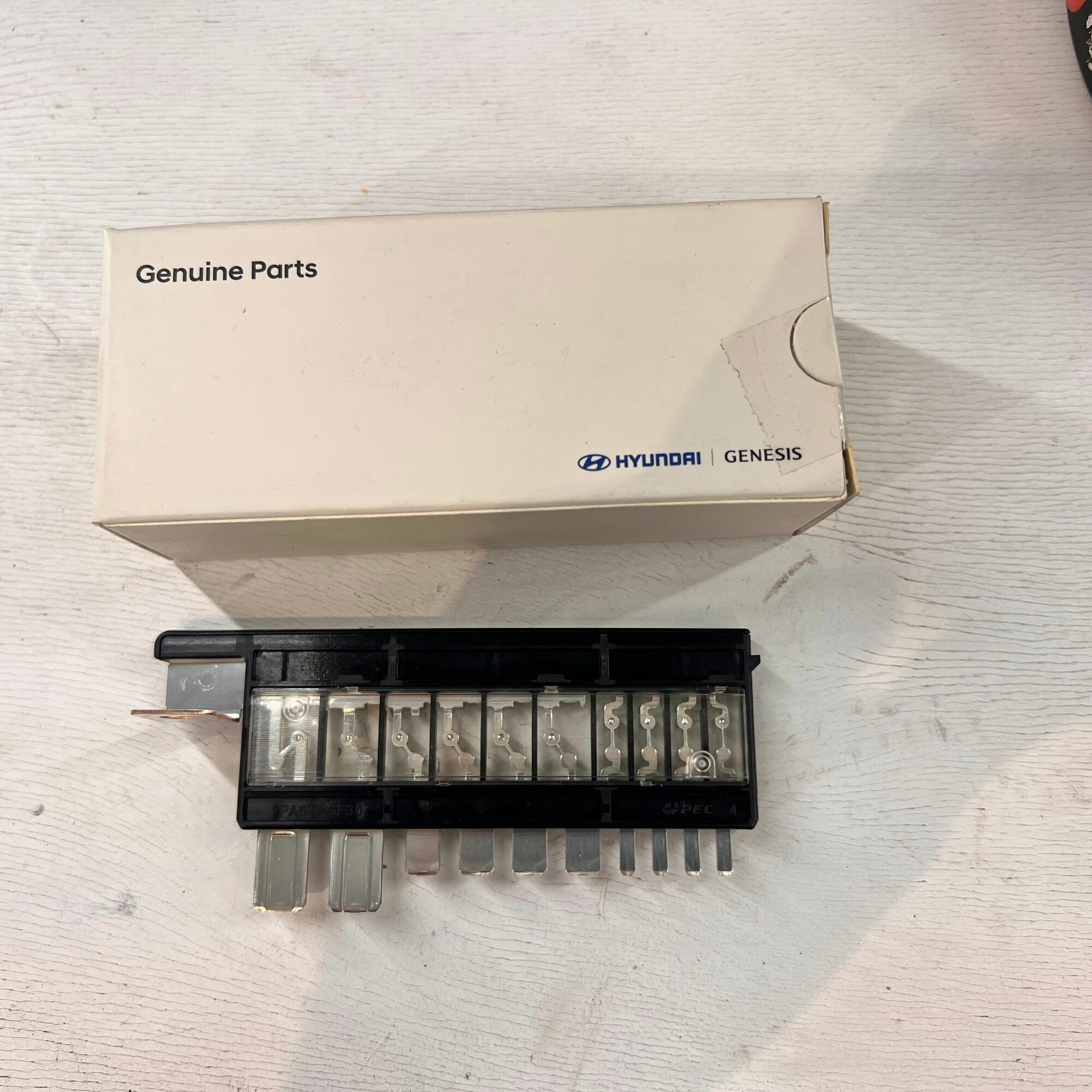 Блок предохранителей 15 A для kia/hyundai/genesis оригинал 1898009450