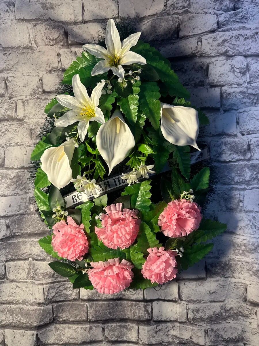 Венок ритуальный из искусственных цветов , высота 60 см.