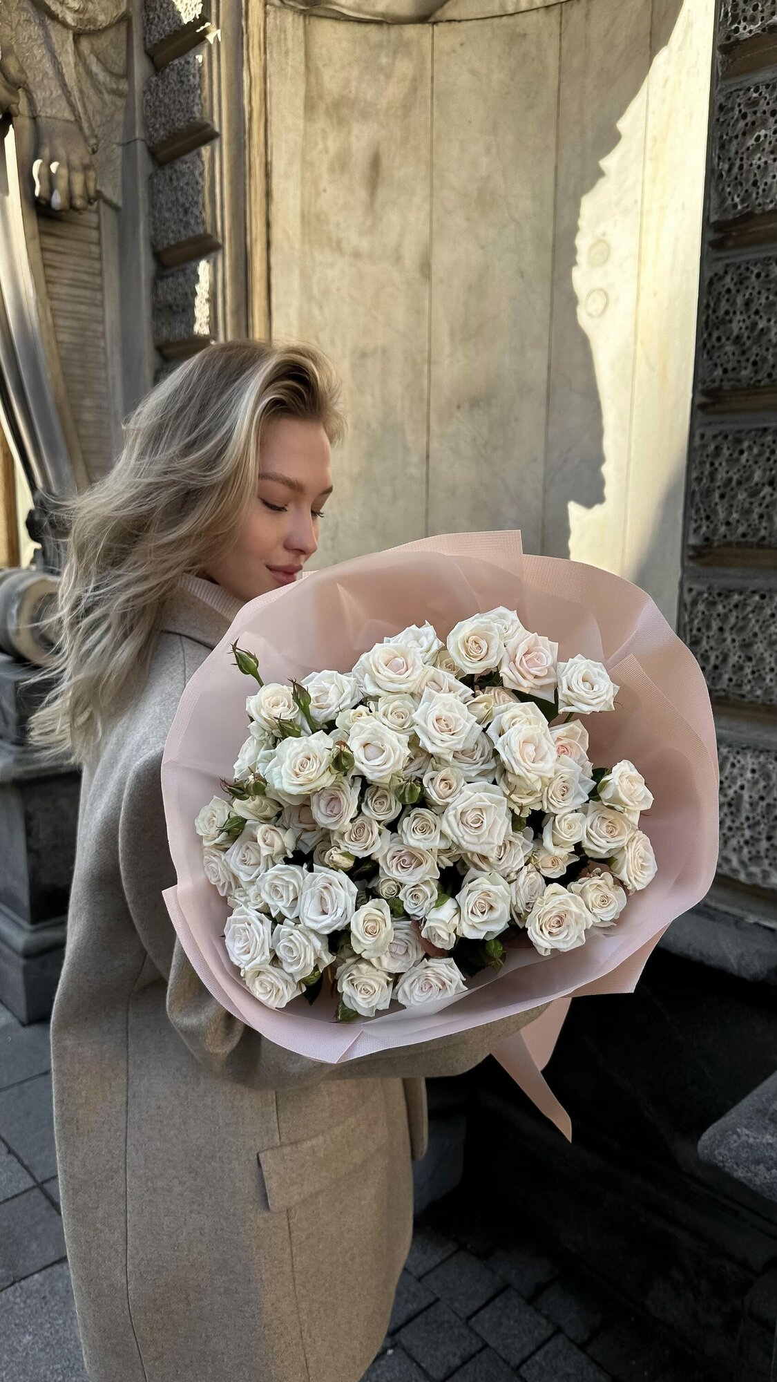 Букет "Яна" Liana Flowers, розы, высота 50 см, круглый, на стеблях