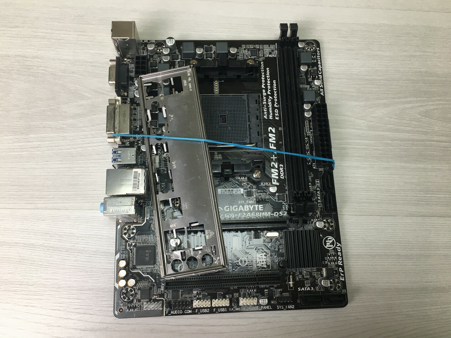 Материнская плата S-FM2 GA-F2A68HM-DS2, DDR3/SATA/Sb/Lan/SVGA/DVI/USB3.0/Sb/mATX