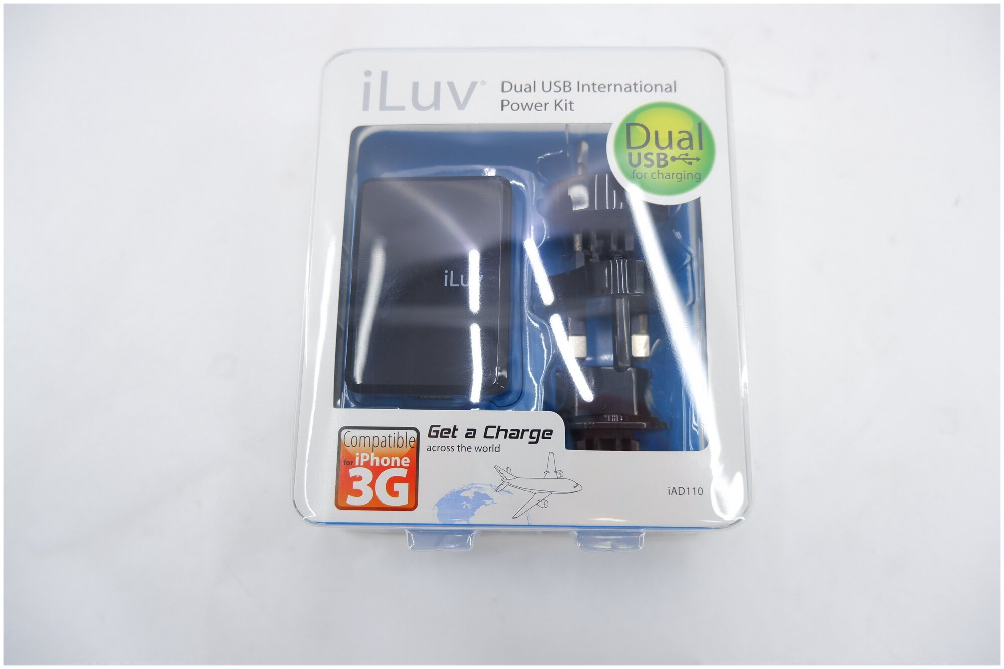 Зарядное устройство iLuv Travel Adapter Kit iAD110 с переходниками под разные розетки