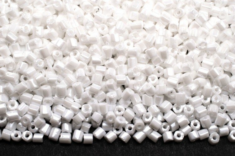 Бисер чешский PRECIOSA рубка 10/0 46102 белый непрозрачный блестящий, 50г