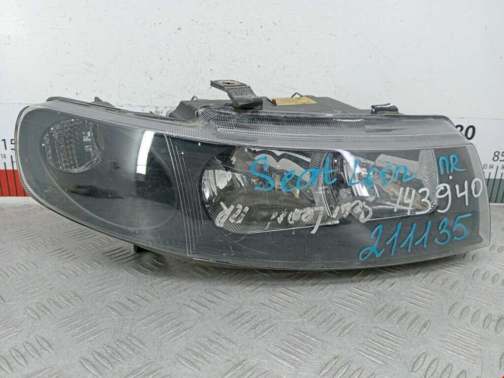 Фара правая Seat Leon 1 (1M) 1M2941002D арт. 2199648