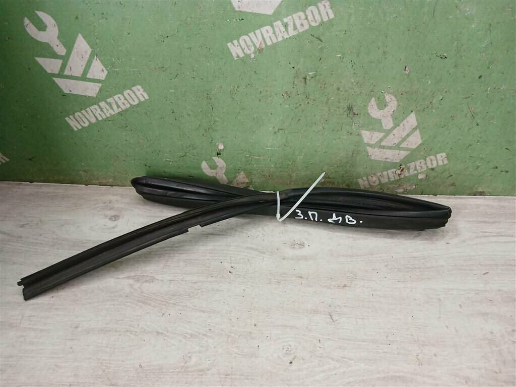 Уплотнитель стекла двери LADA Granta 2011+