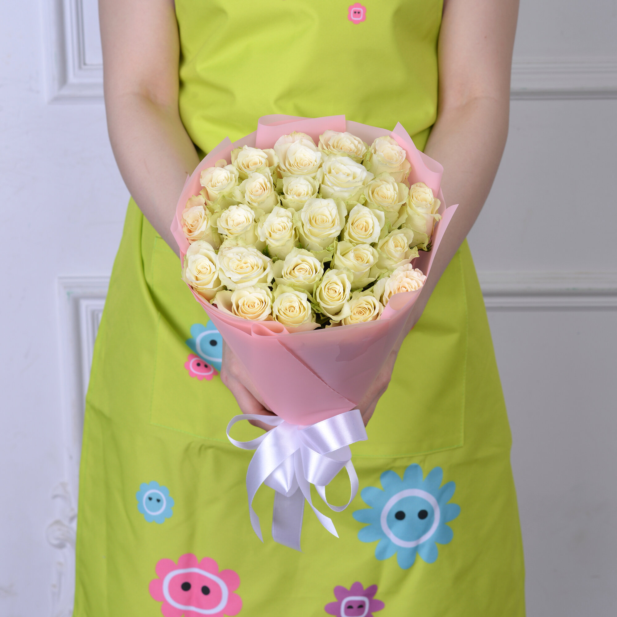 Монобукет Magical Flower, 25 белых роз, размер 40 см, высота 40 см