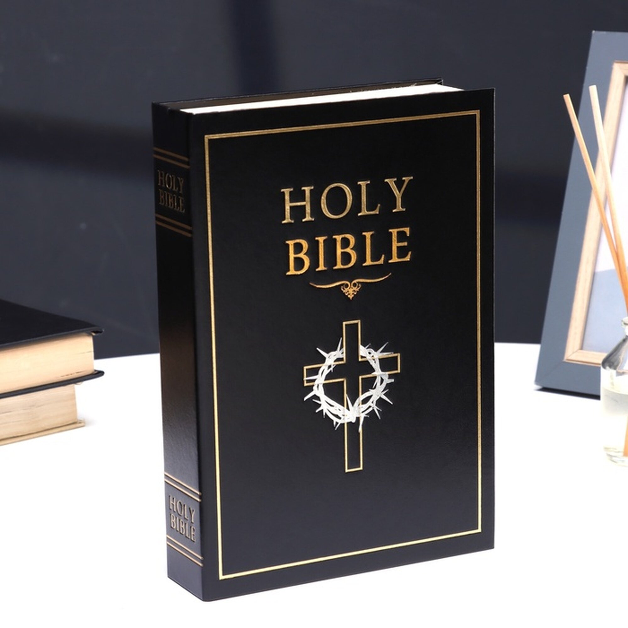 Шкатулка-книга сейф «Библия», с настоящими страницами, замком и ключами