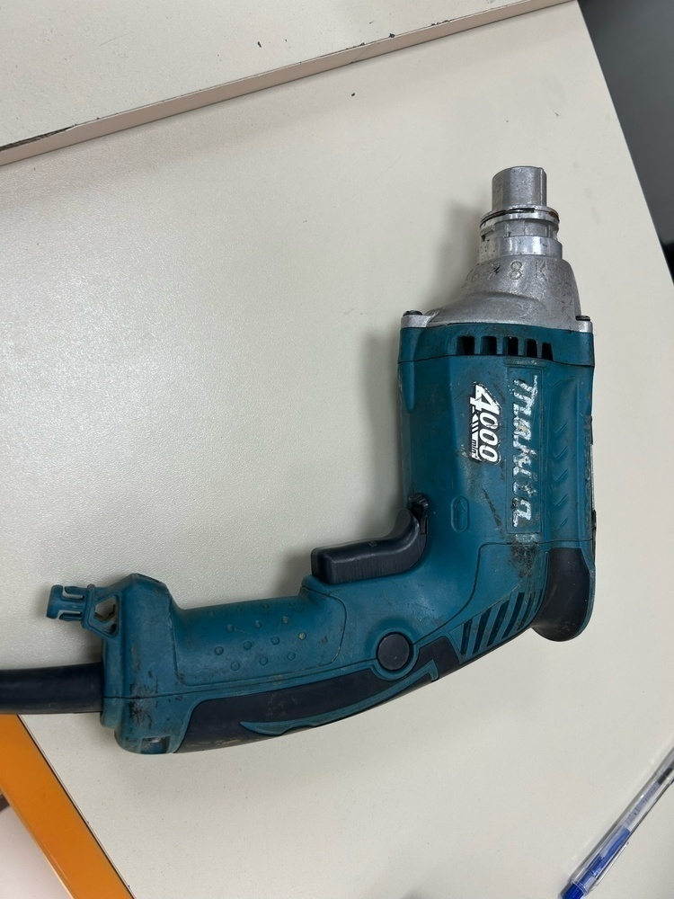 Шуруповерт сетевой Makita FS4300, мощность 570 Вт, зеленый, 4000 об/мин, патрон под биты
