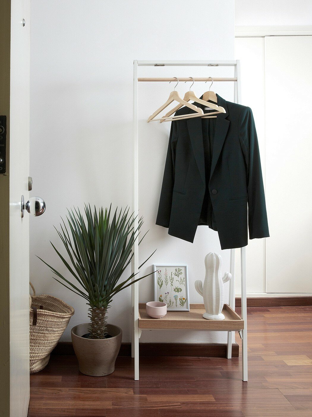 Вешалка La Forma Belgrad, для верхней одежды, дерево/металл, нагрузка до 20кг, белая