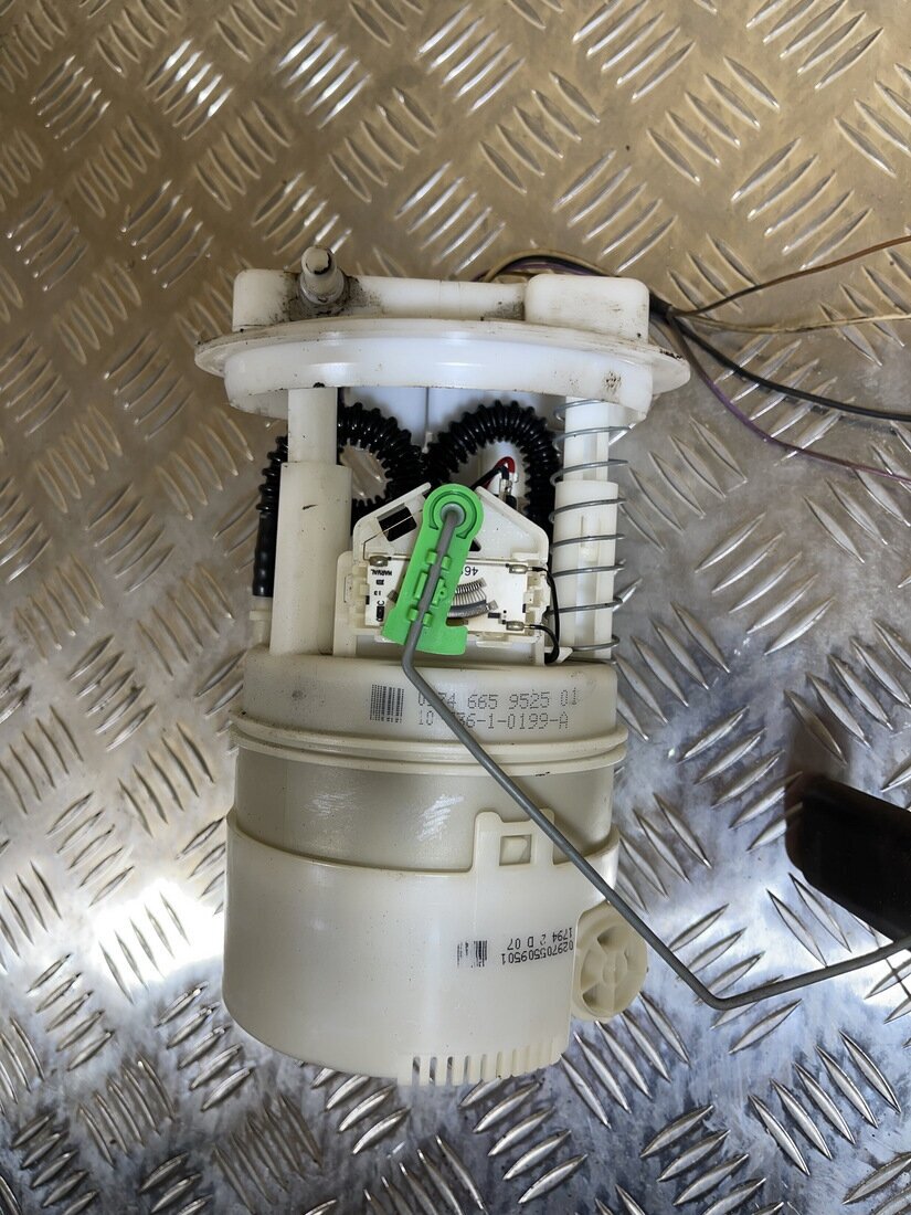 Насос топливный электрический RENAULT Sandero 2009 2014 8200903680