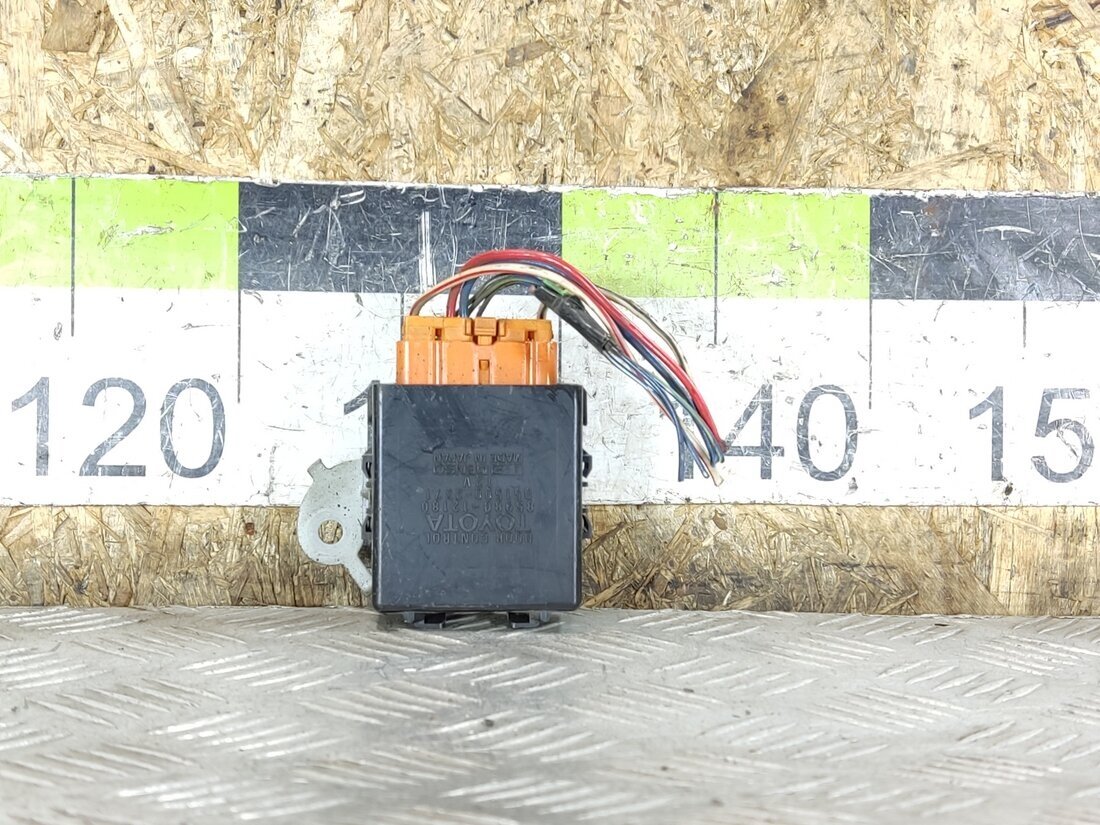 Блок управления двери TOYOTA Corolla e10 8598012180