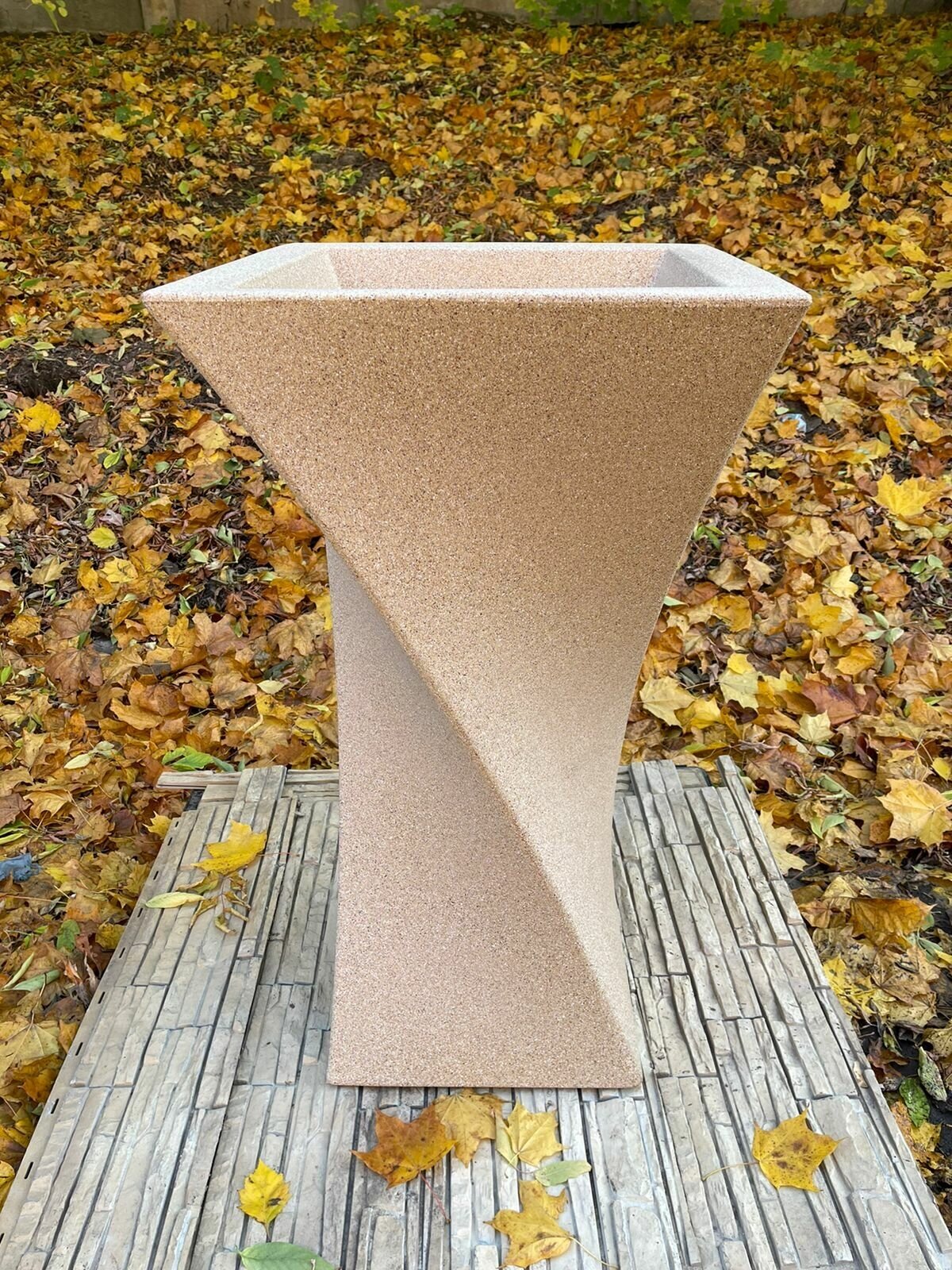 Вазон Кашпо №3 Тюльпан, 25л, 1000х550х500 мм, Песчаный гранит