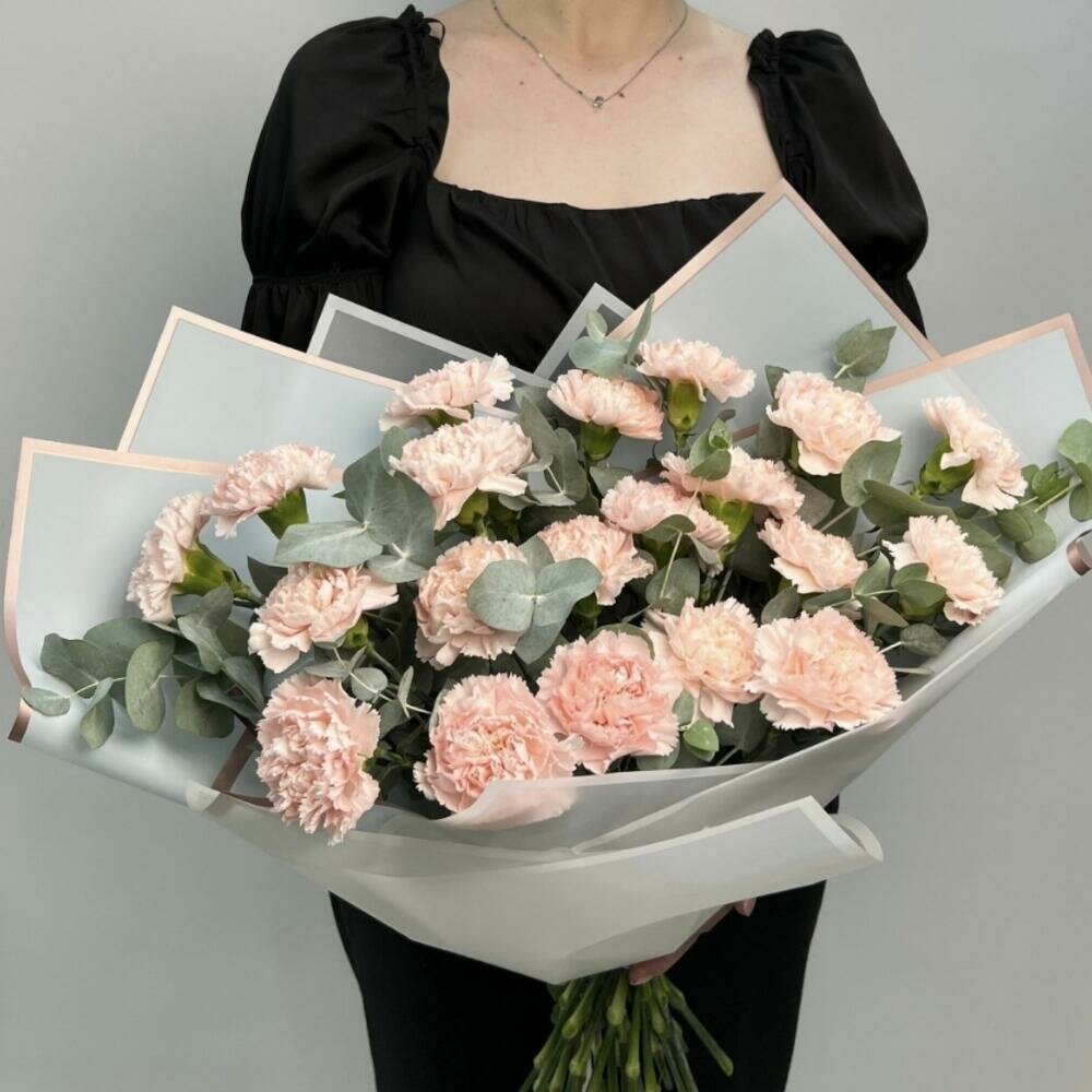 Букет PROTEA "Гвоздики", монобукет, 21 цветок, высота 60см, в аквабоксе, с атласными лентами