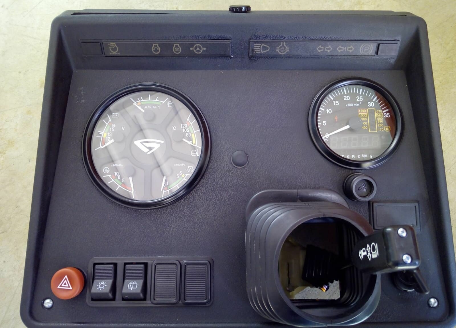 80-3805010-09* Щиток приборов с прикуривателем+USB (нового образца) для трактора МТЗ-82.1 со свечами накаливания