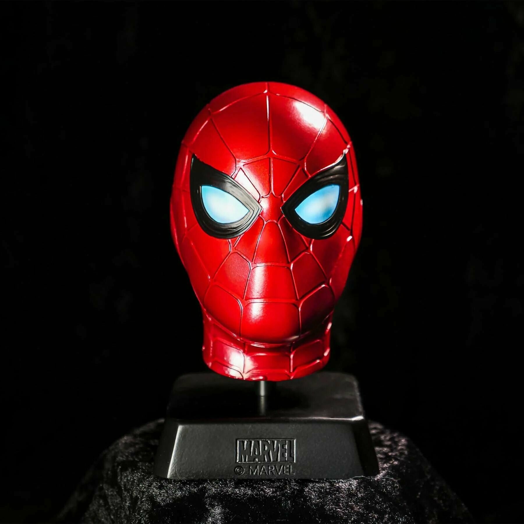 Маска Железного Паука от Hero Collector Eaglemoss Marvel Movie Museum