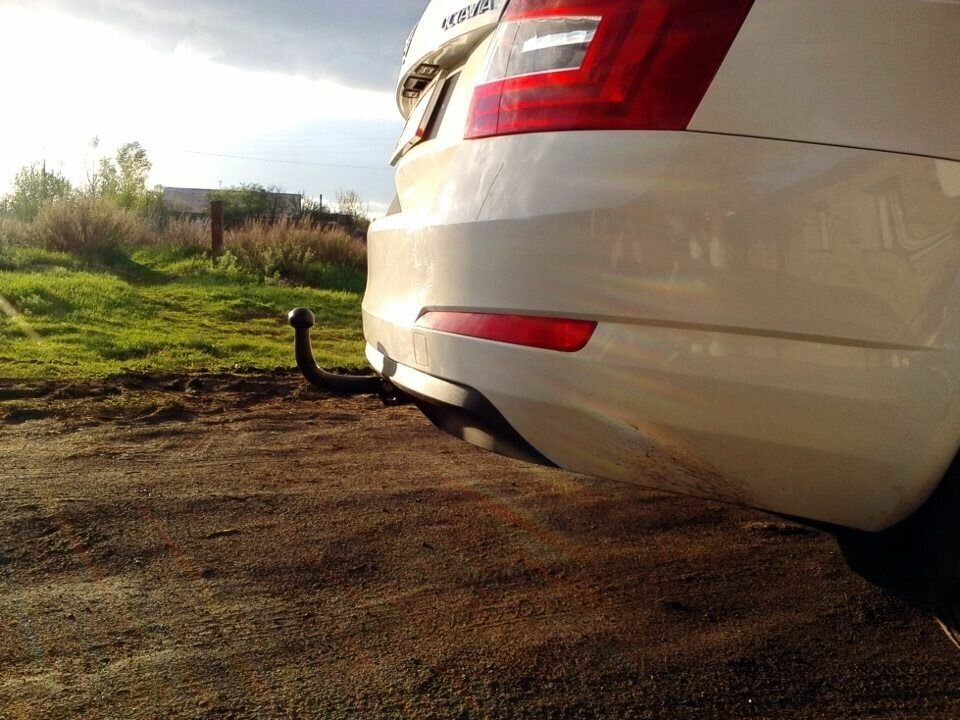 Фаркоп для Skoda Octavia хэтчбек/универсал 2013г.-по н. в. (без электрики) (паспорт и сертификат) AvtoS. SK10