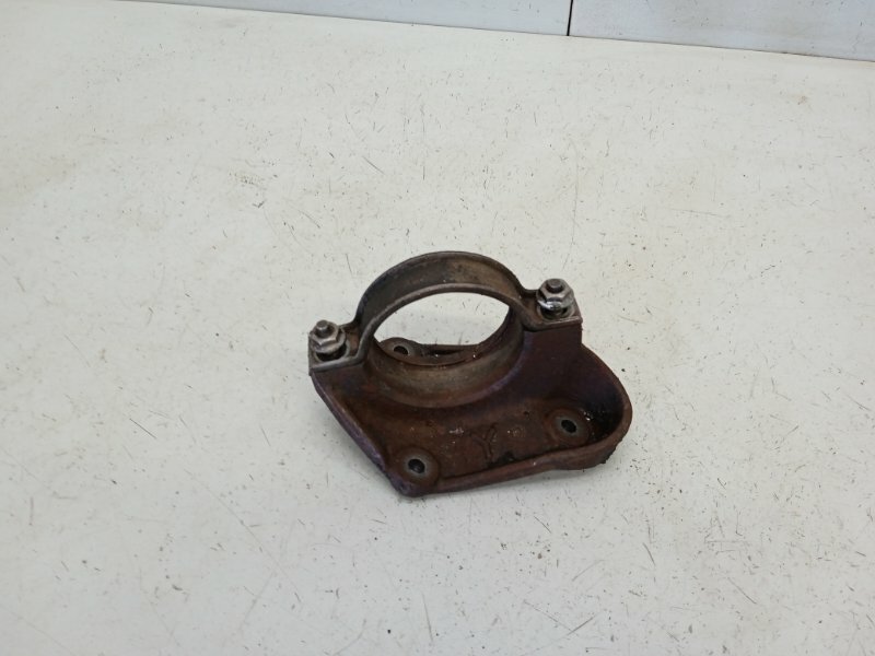 Б/У Форд Фокус 1 Кронштейн промежуточного вала Ford Focus 2000 1, DFW 179905 FORD арт. XS4W3K305BA