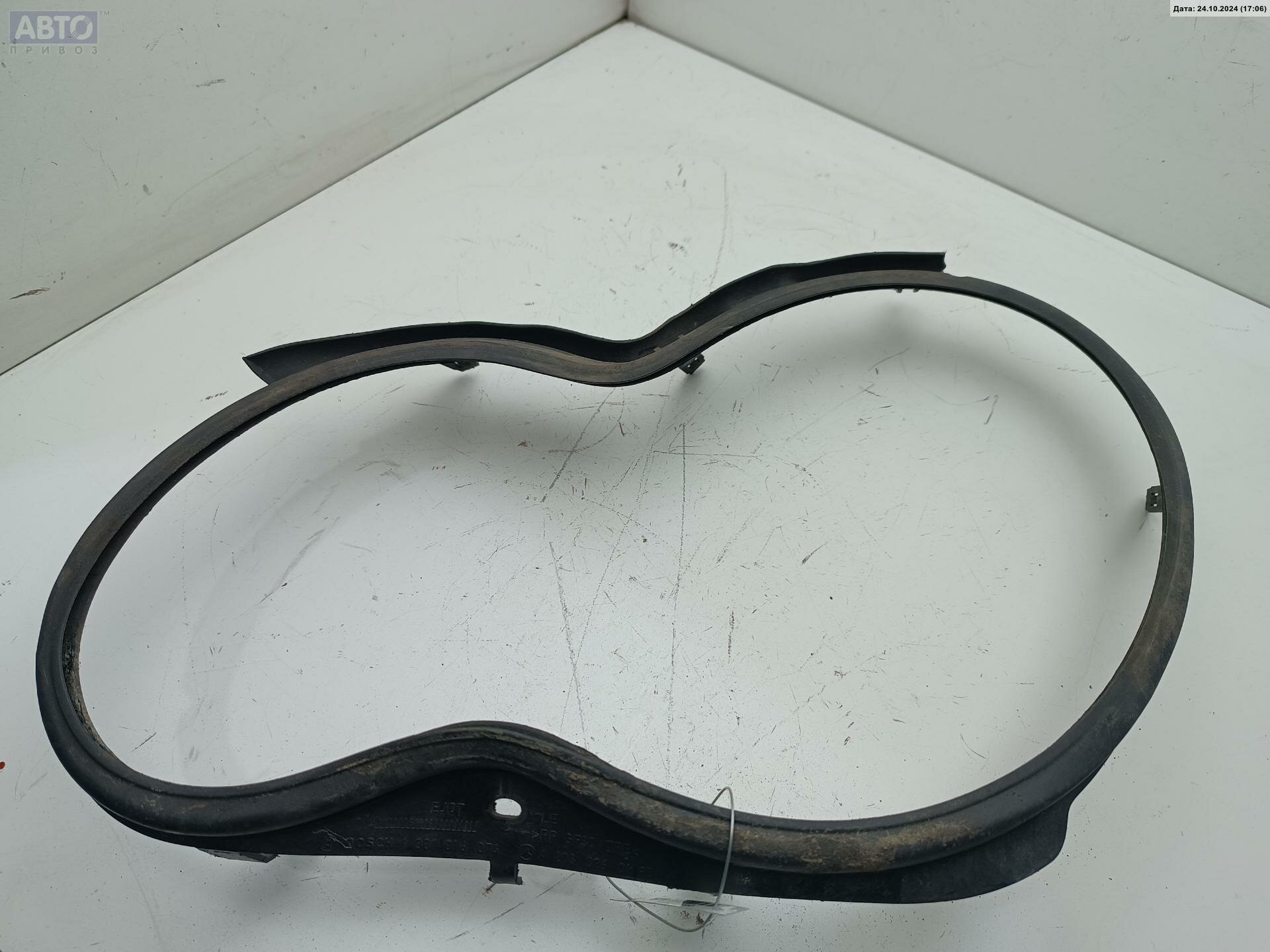 Уплотнитель Mercedes C-Class W203 (2000-2006)