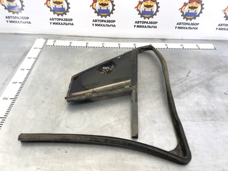 Форточка передняя левая Peugeot 308 T7 2007-2014